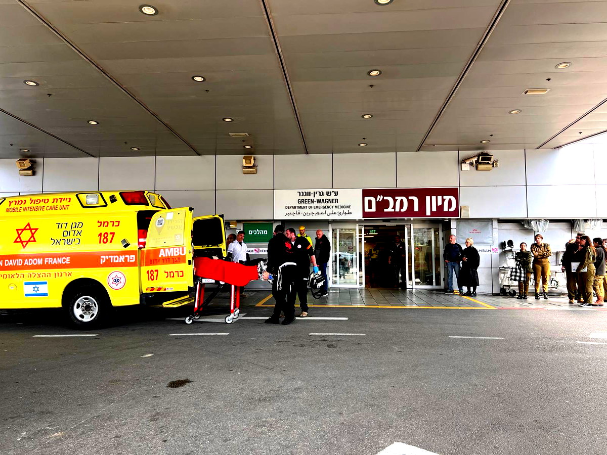 عكّا إصابة شاب 26 عامًا بجروح متوسّطة من جرّاء حادث طرق وقع بين شاحنة ودراجة نارية